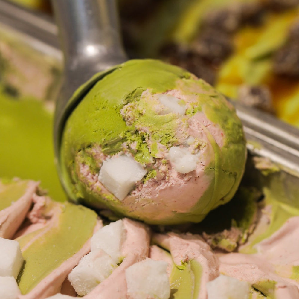 Matcha Strawberry Mochi (473ml)